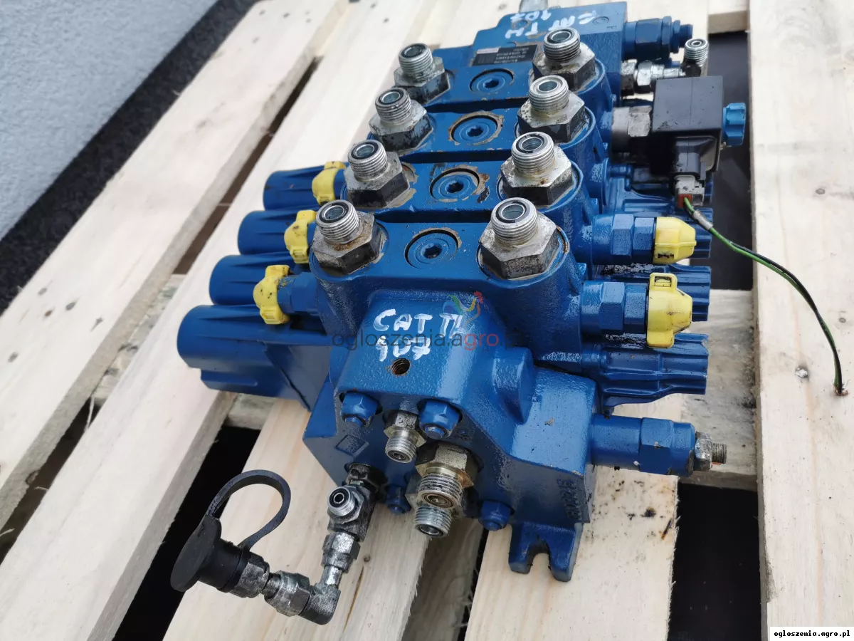 Rozdzielacz hydrauliczny CAT TH 414 {Rexroth} (Wilkowo)